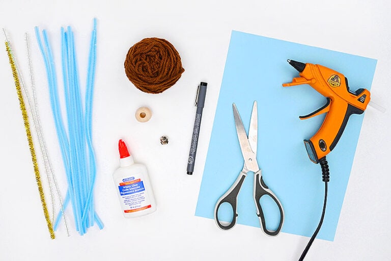 DIY Pipe Cleaner Angel - Easy Christmas Angel Craft