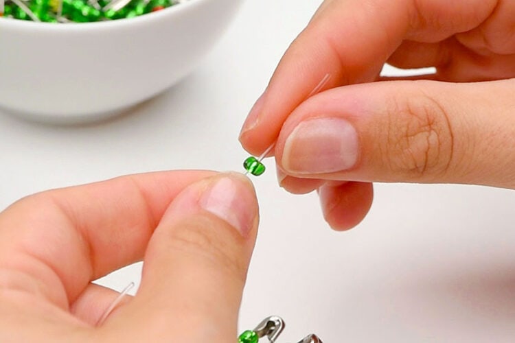 Safety Pin Christmas Tree - Easy DIY Beaded Holiday Craft