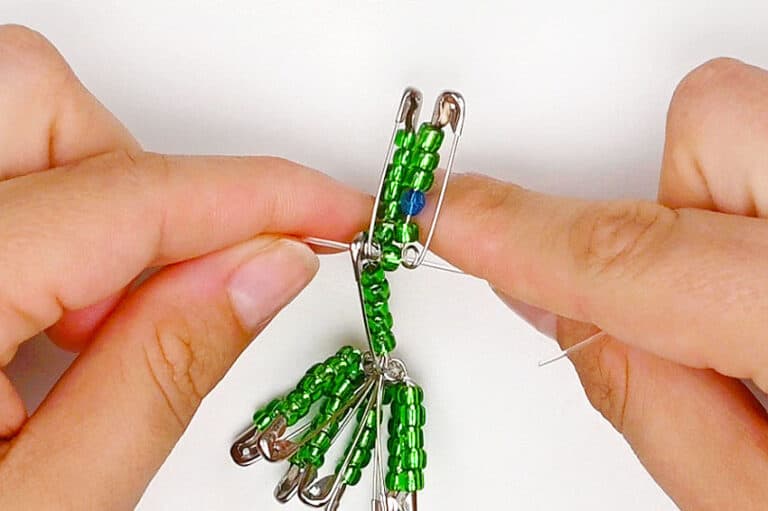 Safety Pin Christmas Tree - Easy DIY Beaded Holiday Craft