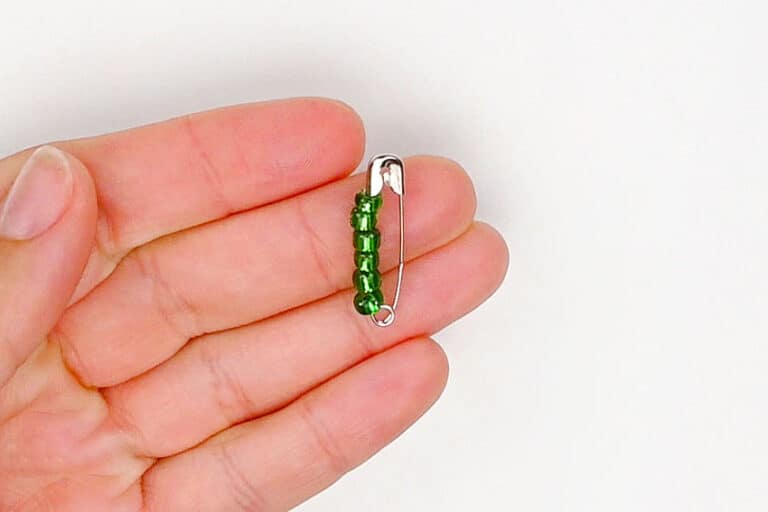 Safety Pin Christmas Tree - Easy DIY Beaded Holiday Craft