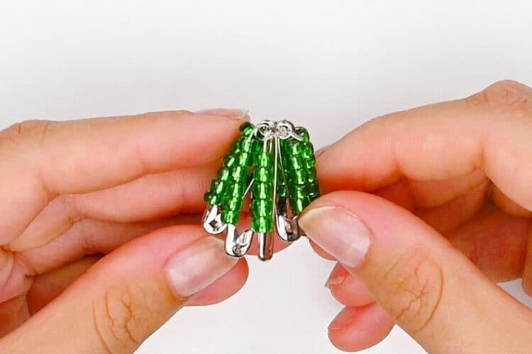 Safety Pin Christmas Tree - Easy DIY Beaded Holiday Craft