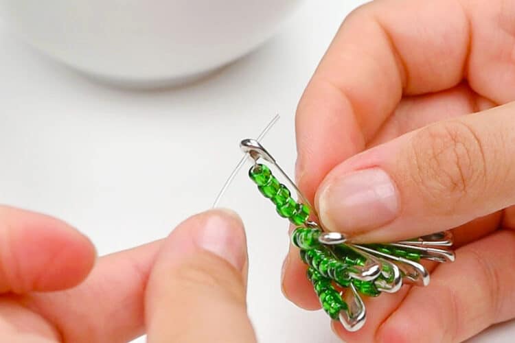 Safety Pin Christmas Tree - Easy DIY Beaded Holiday Craft
