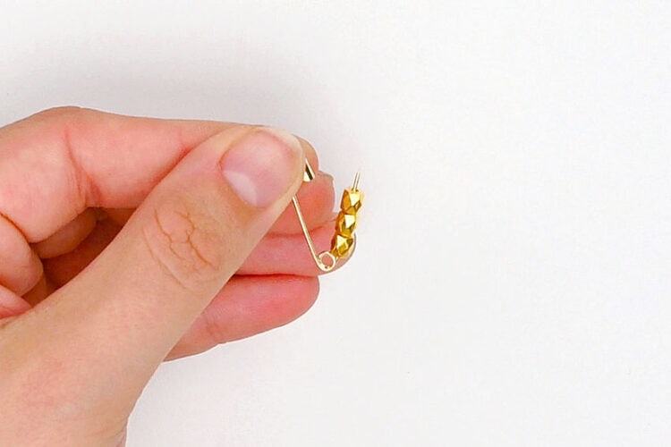 DIY Safety Pin Angel - Beaded Christmas Craft Instructions