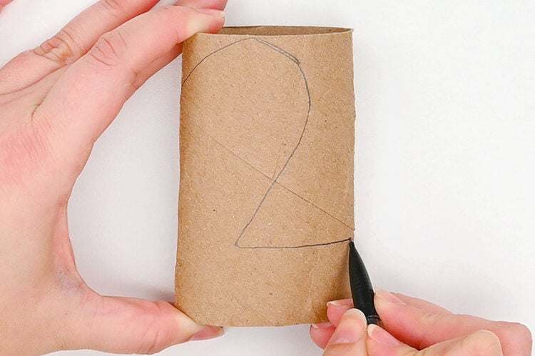 Paper Roll Valentine's Day Craft (Cute Recycled Valentine Decor!)