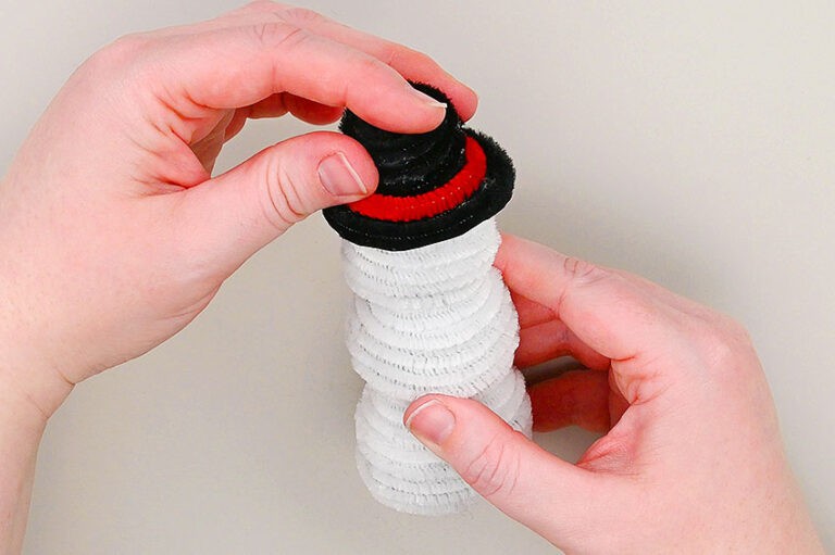 Pipe Cleaner Snowman - Easy Snowman Craft for Kids