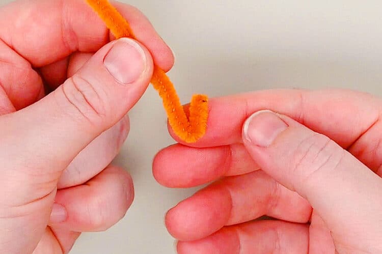 Pipe Cleaner Snowman - Easy Snowman Craft for Kids
