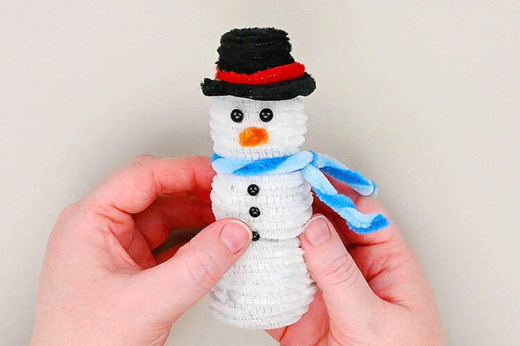 Pipe Cleaner Snowman - Easy Snowman Craft for Kids
